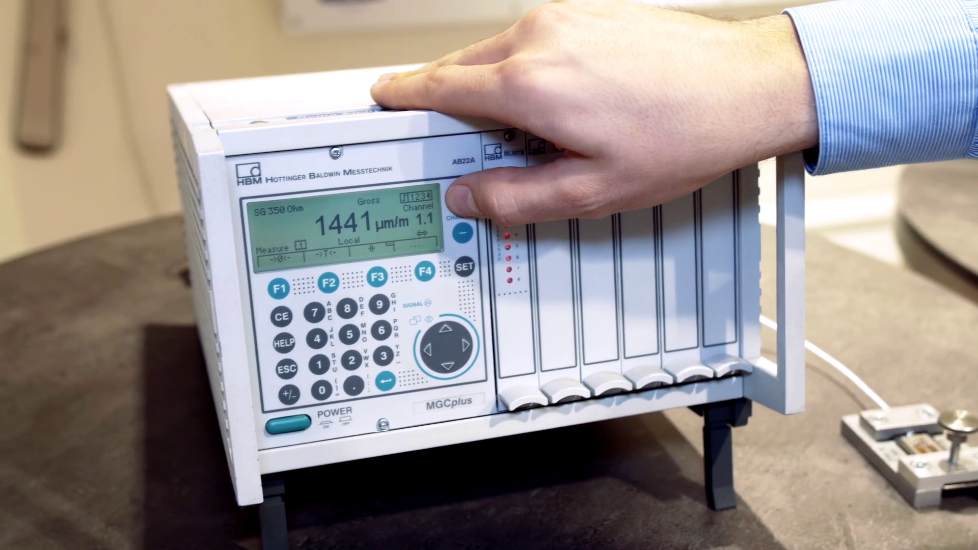 MGCplus - DAQ for high channel counts | HBM - measuring technology